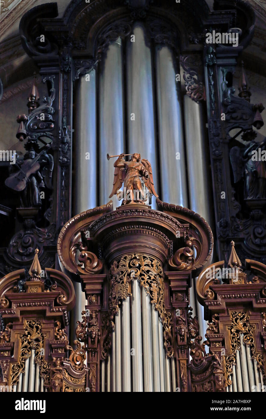 Main altar with wood carving hi-res stock photography and images - Alamy