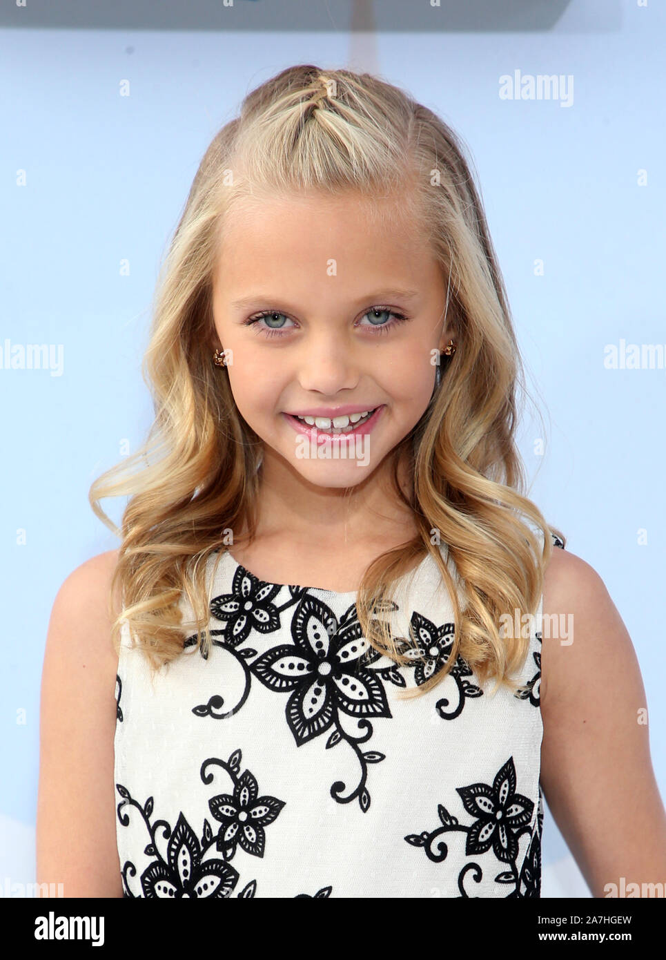 Westwood, California, USA. 2nd Nov 2019. Sydney Brower, at Netflix ...