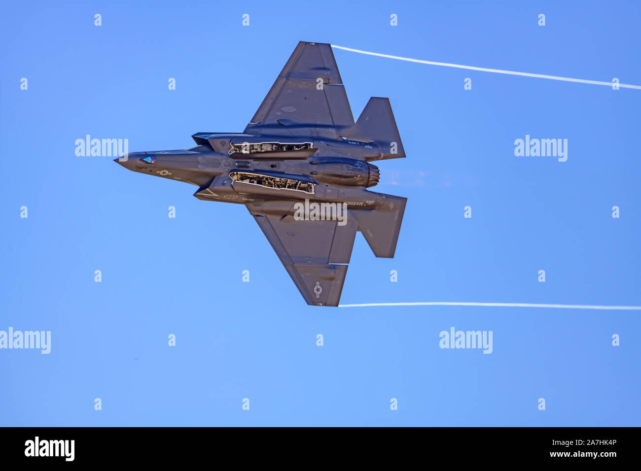 F-35c Lightning II Opening Weapons doors Stock Photo - Alamy