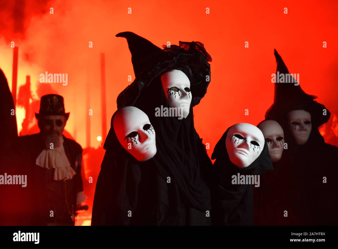 Images of witches hi-res stock photography and images - Alamy