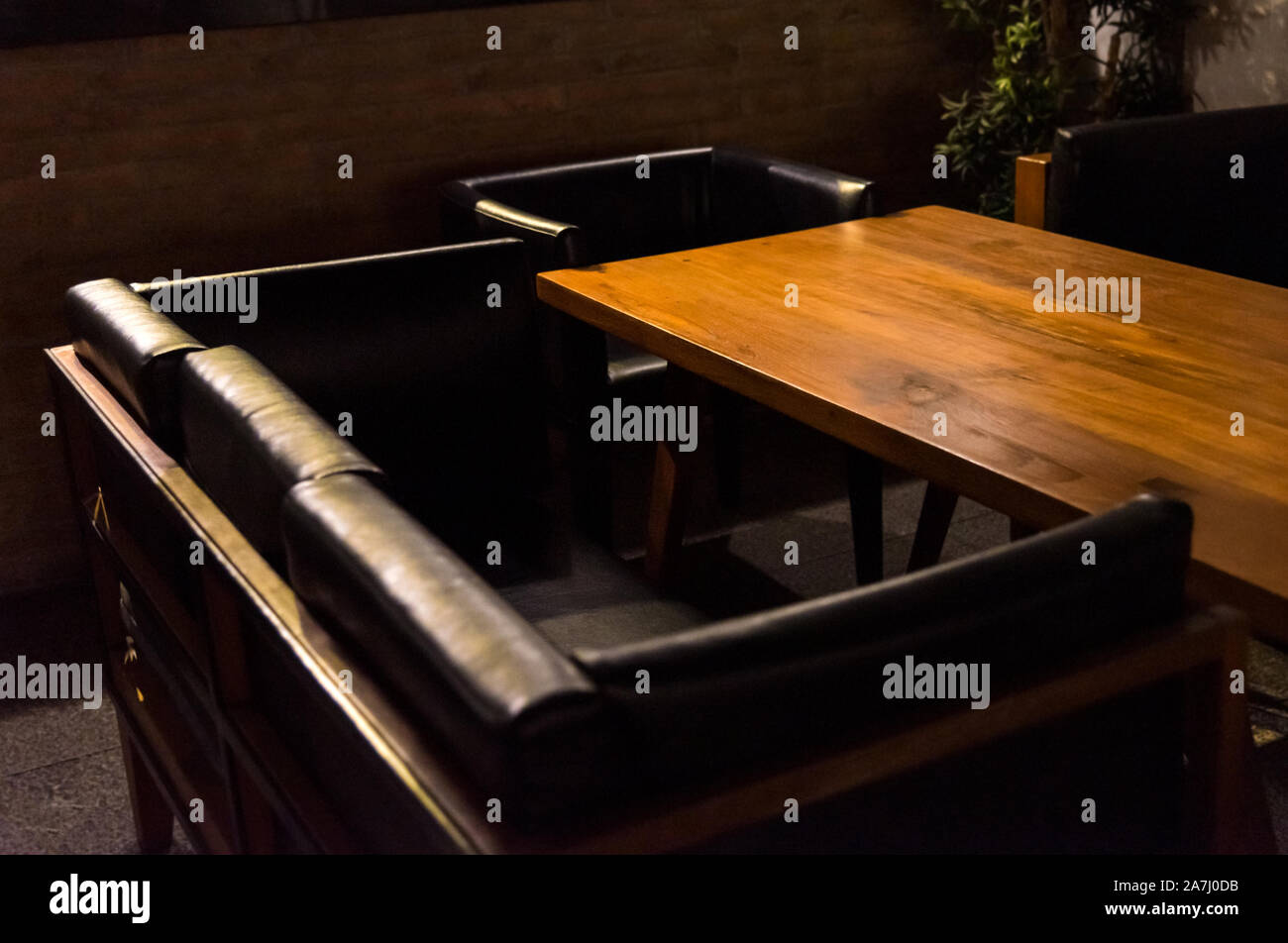 Dark wood tables hi-res stock photography and images - Alamy