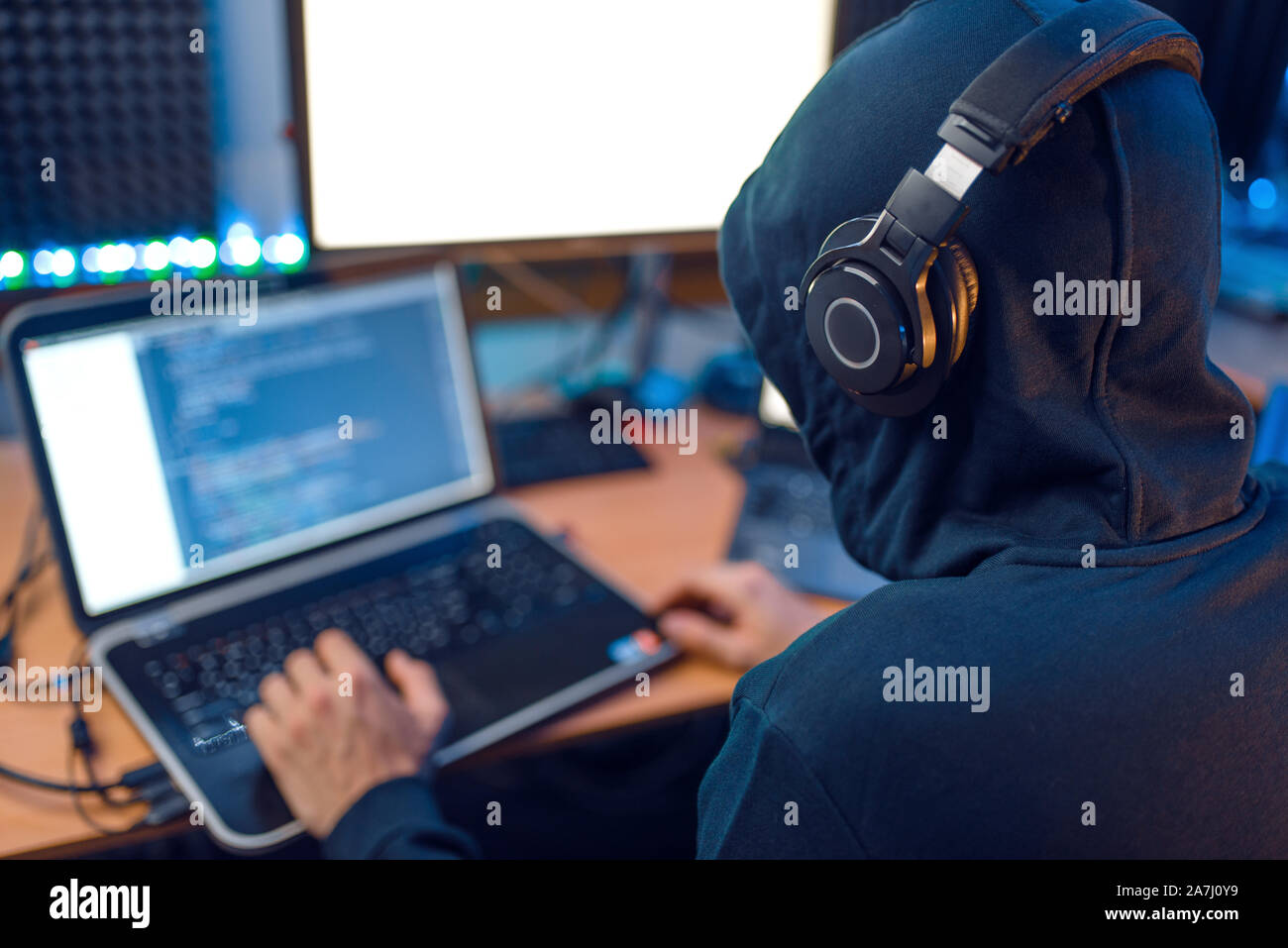 Man computer danger back view hi-res stock photography and images - Alamy
