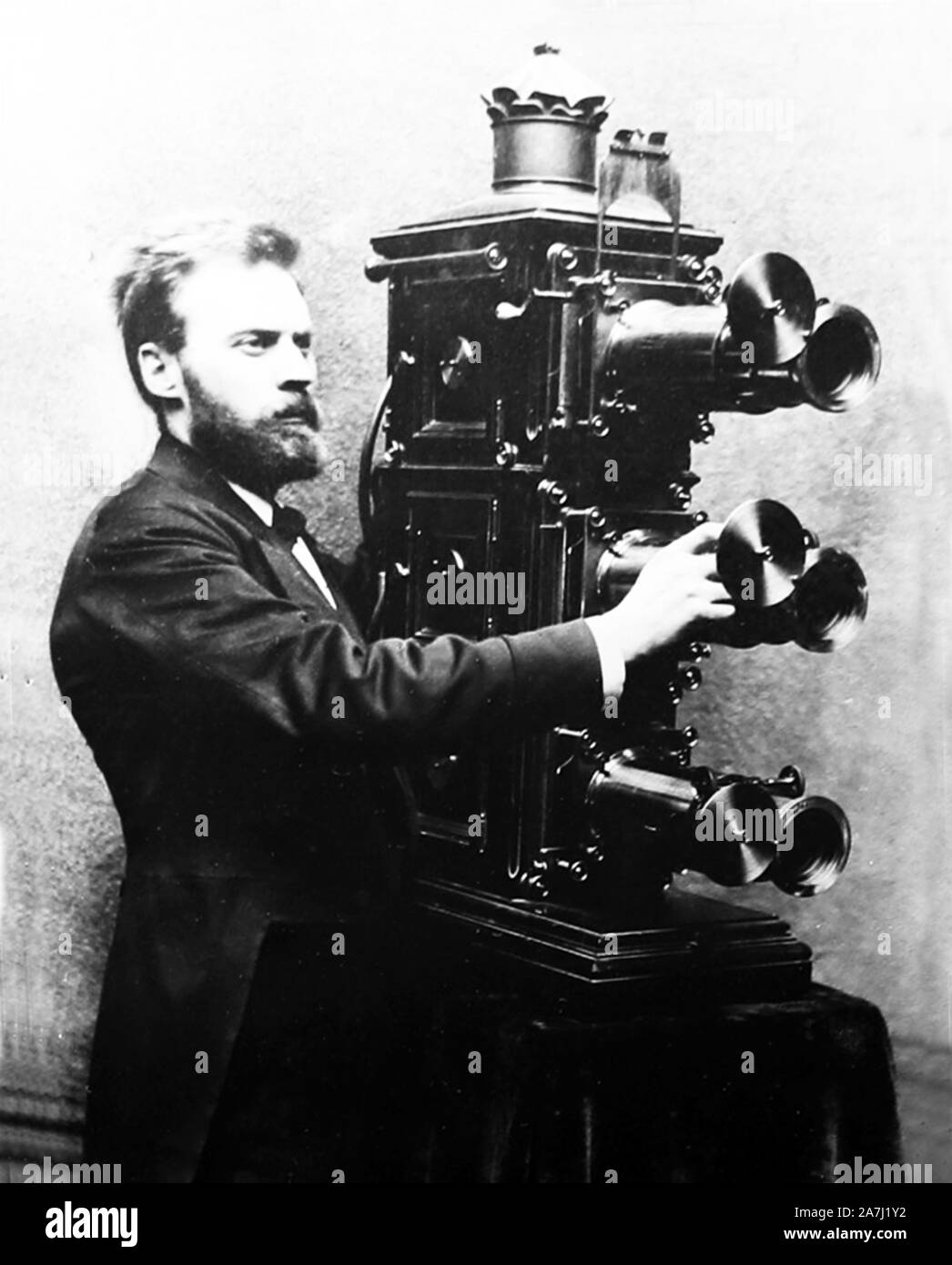 Charles Goodwin Norton and his triunial magic lantern slide projector ...