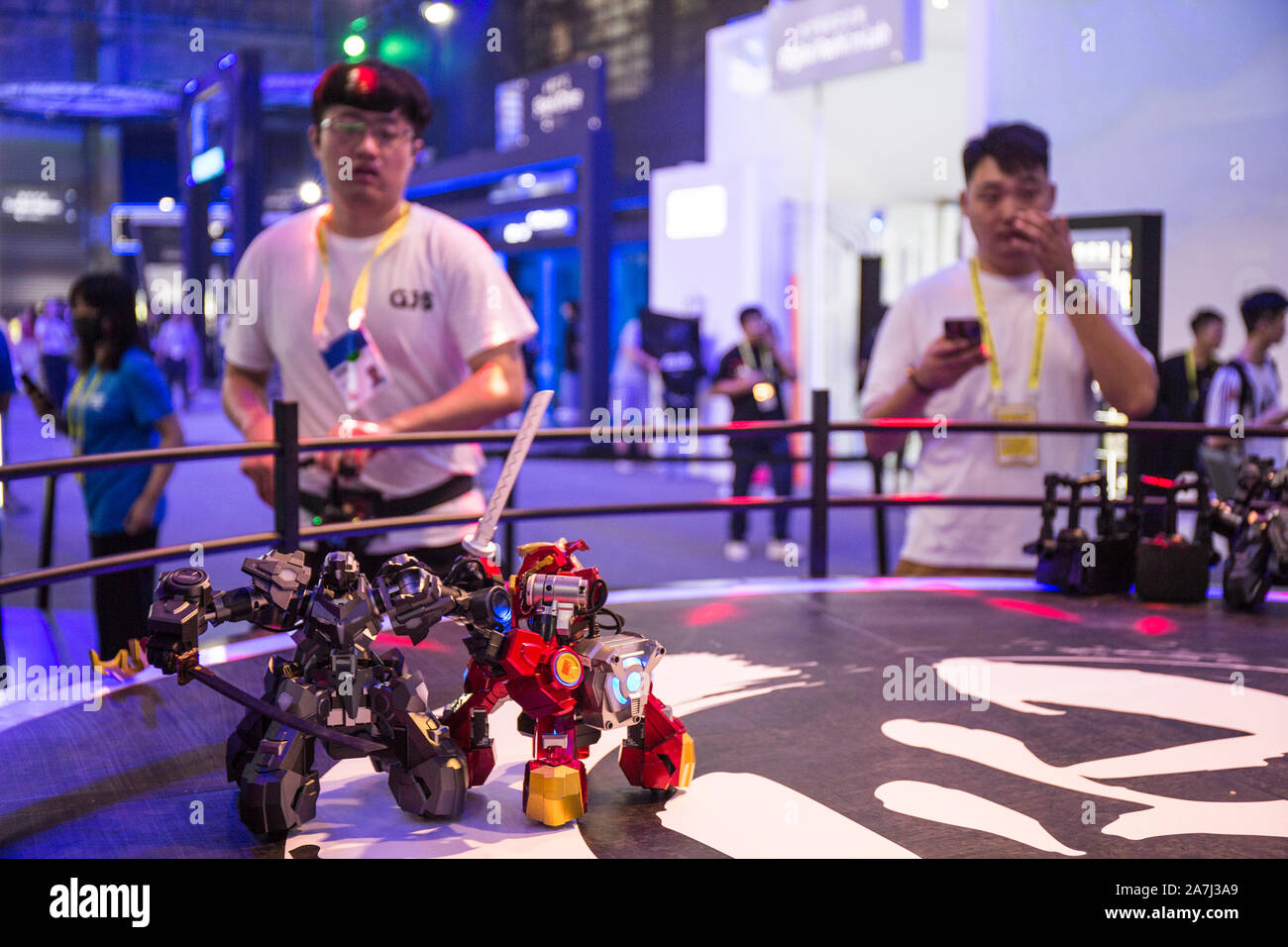 Shopping for robots china hi-res stock photography and images - Alamy