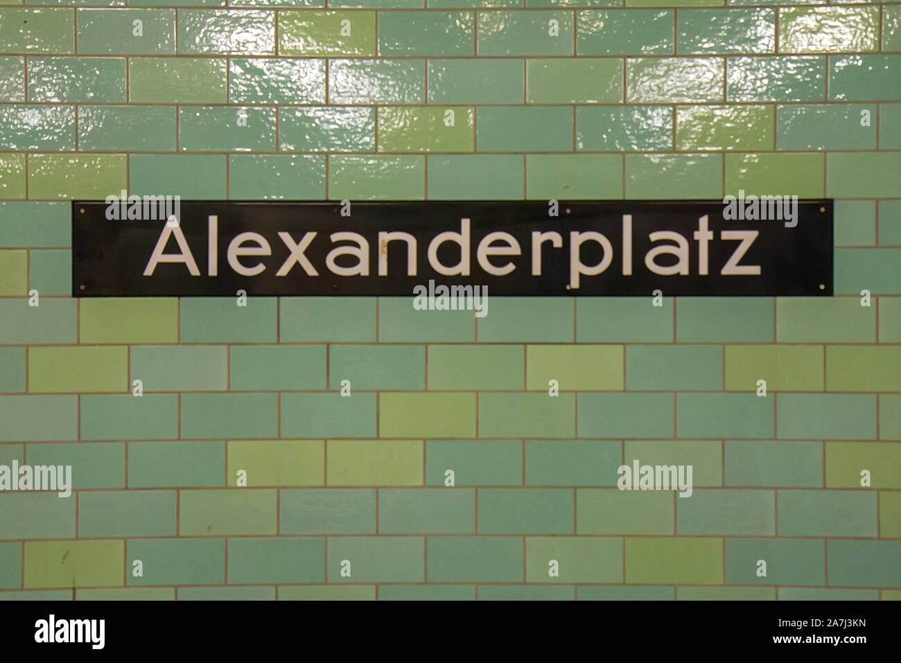 Destination board, empty hi-res stock photography and images - Alamy