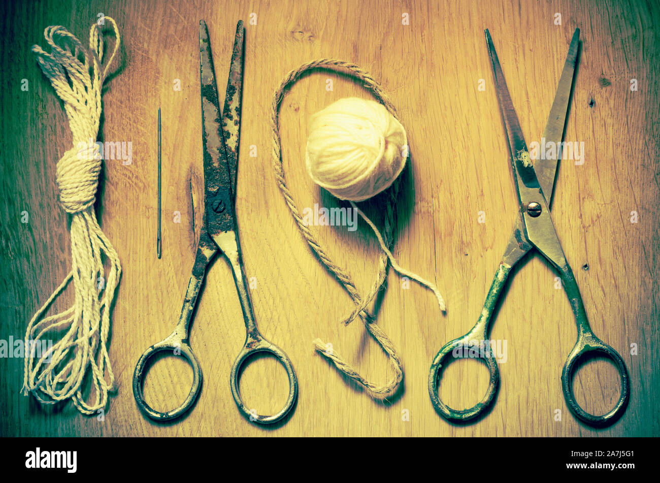 Retro sewing needle and thread hi-res stock photography and images - Alamy