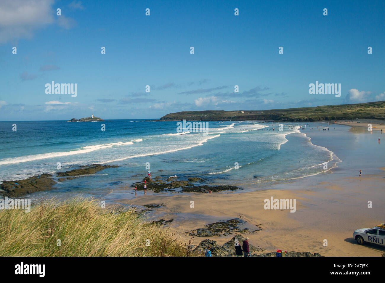 Sloping beach hi-res stock photography and images - Alamy
