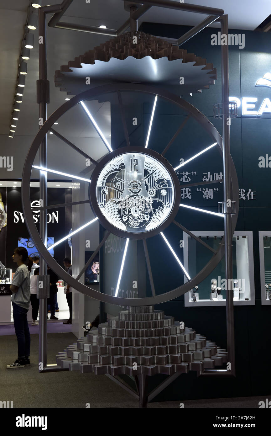 Giant watch hi-res stock photography and images - Alamy