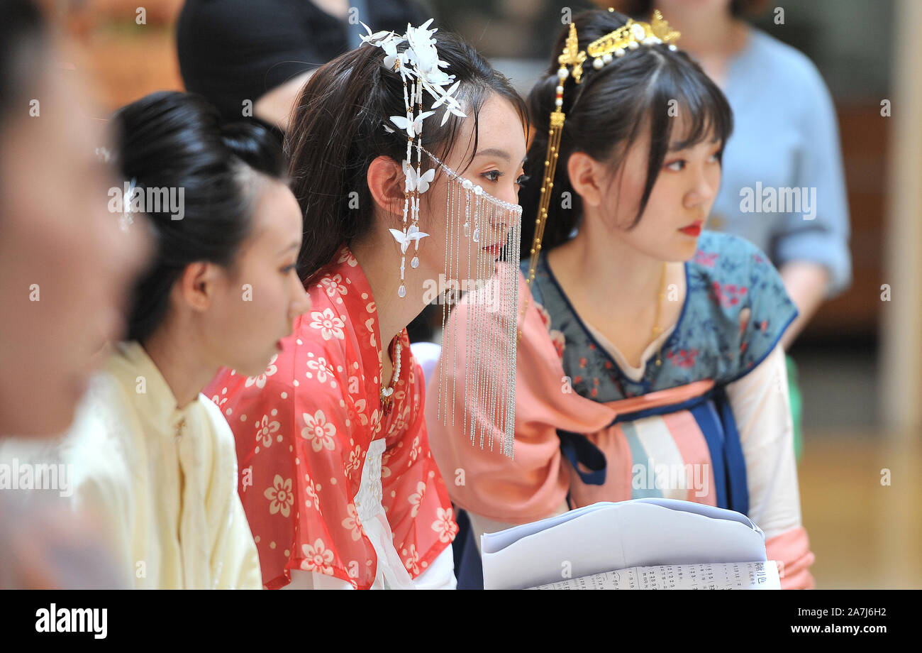 Chinese pageant hi-res stock photography and images - Alamy