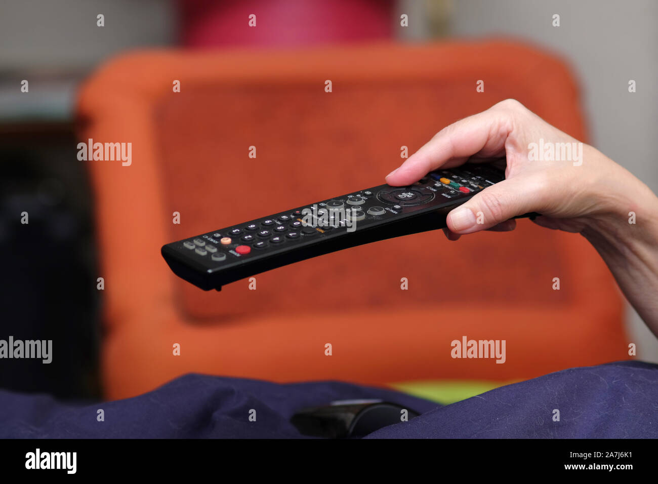 Tv remote control bed nobody hi-res stock photography and images - Alamy