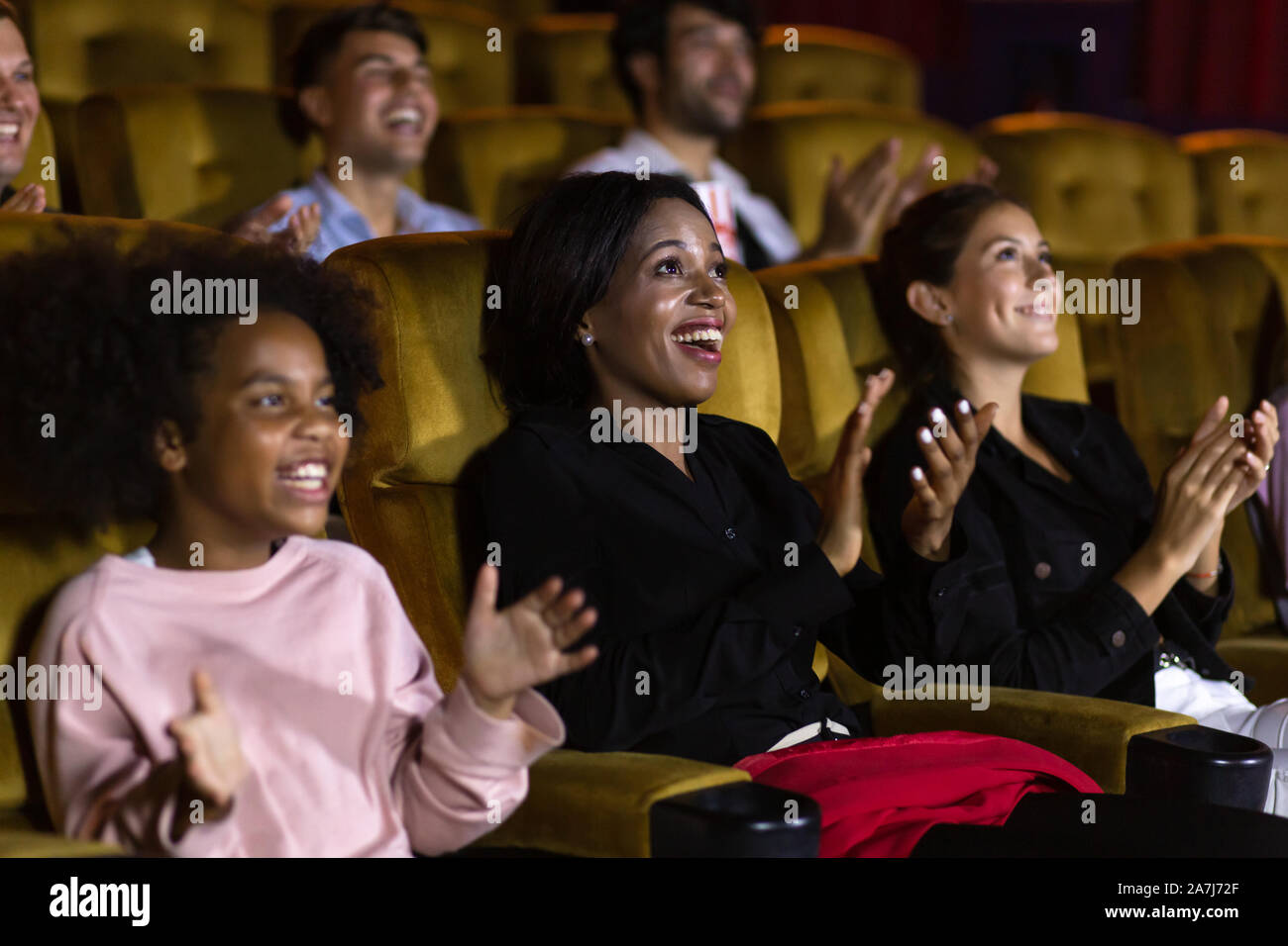 Black women clapping hi-res stock photography and images - Alamy
