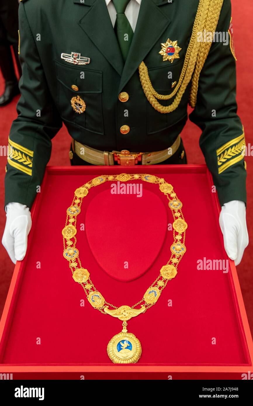 Friendship medal hi-res stock photography and images - Alamy