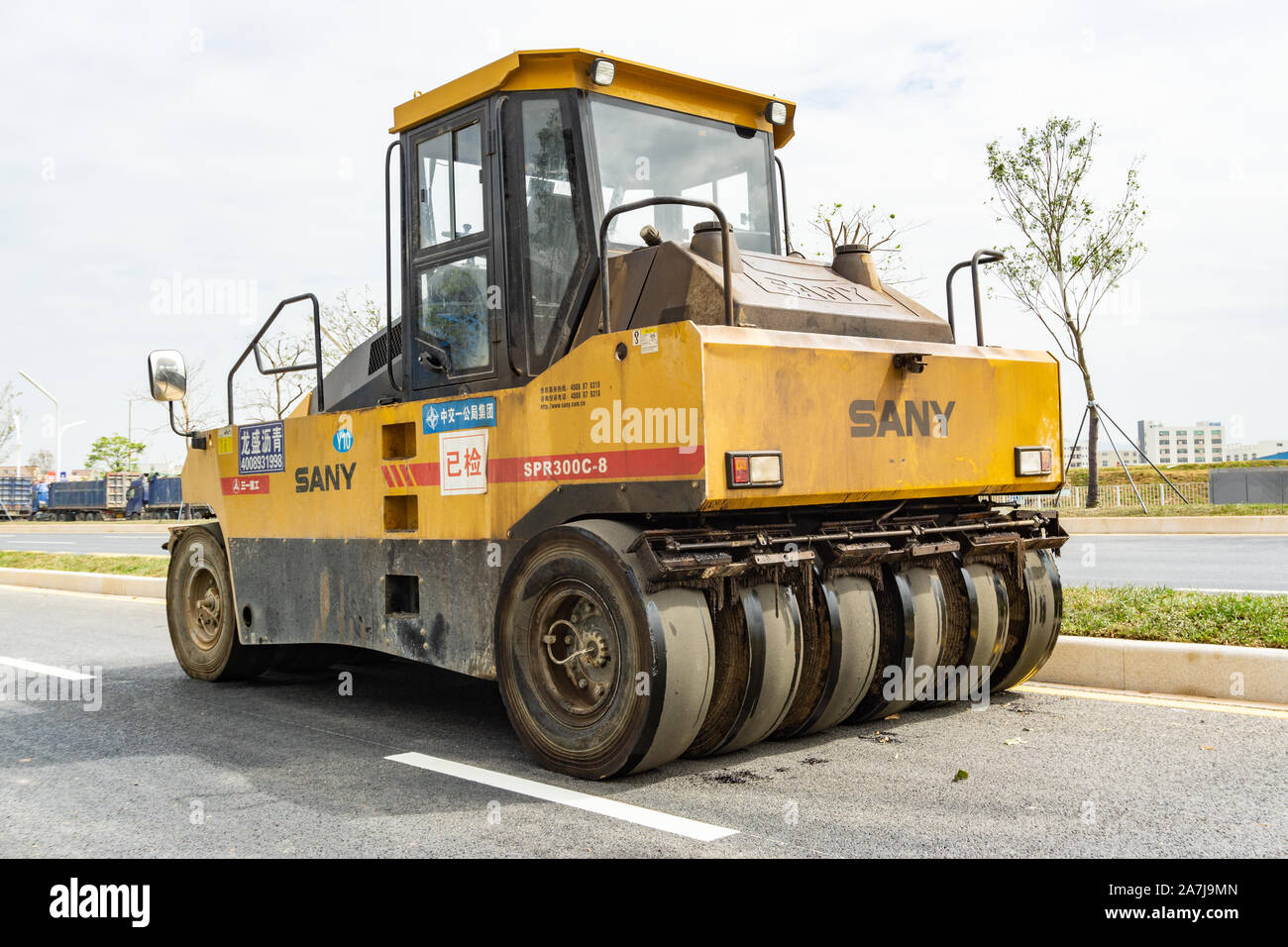 Pneumatic road roller in China Stock Photo - Alamy