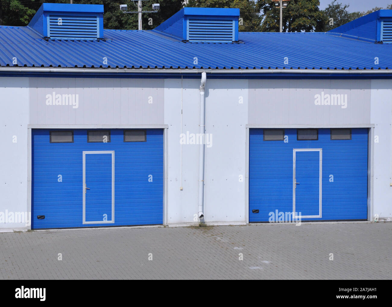 Roller shutter gates hi-res stock photography and images - Alamy