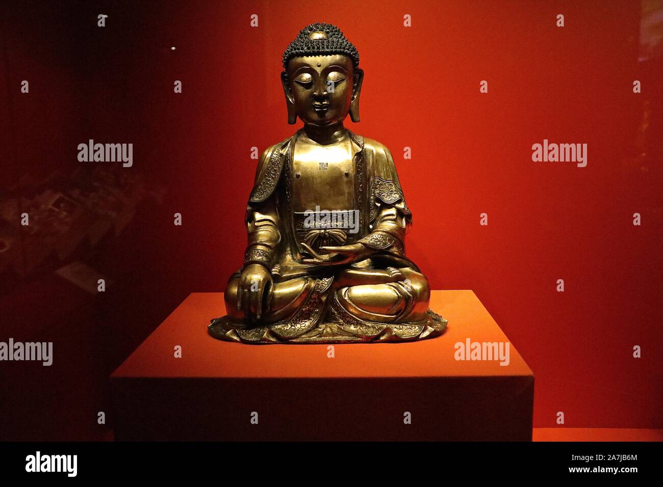 Library of early buddhist scriptures hi-res stock photography and ...