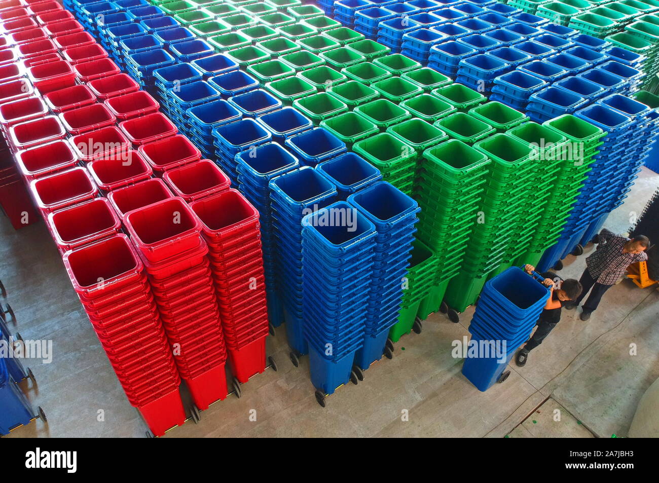 Bins and warehouse hi-res stock photography and images - Alamy