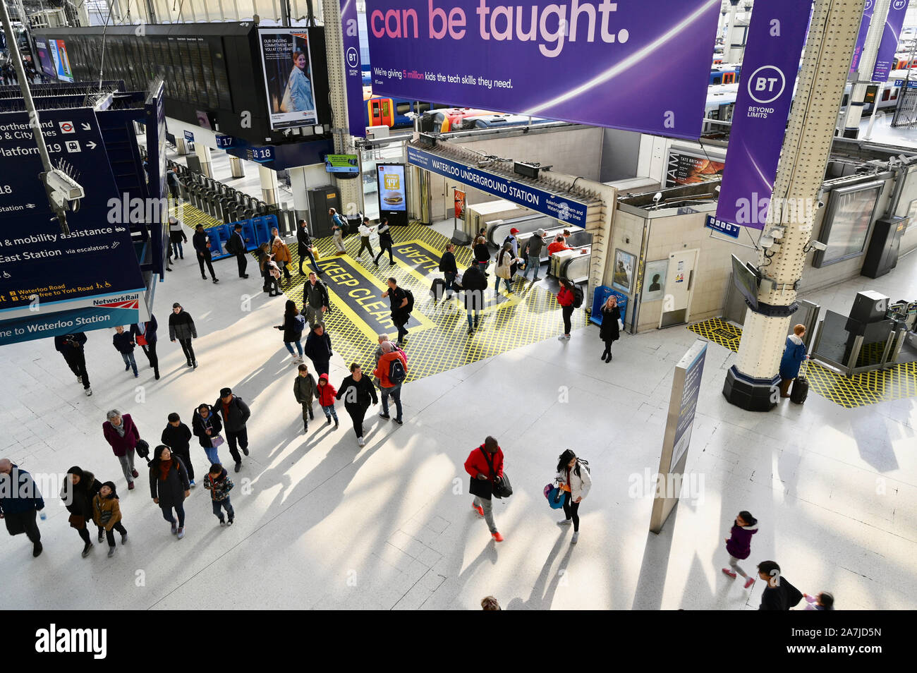 Waterloo station concourse hi-res stock photography and images - Alamy