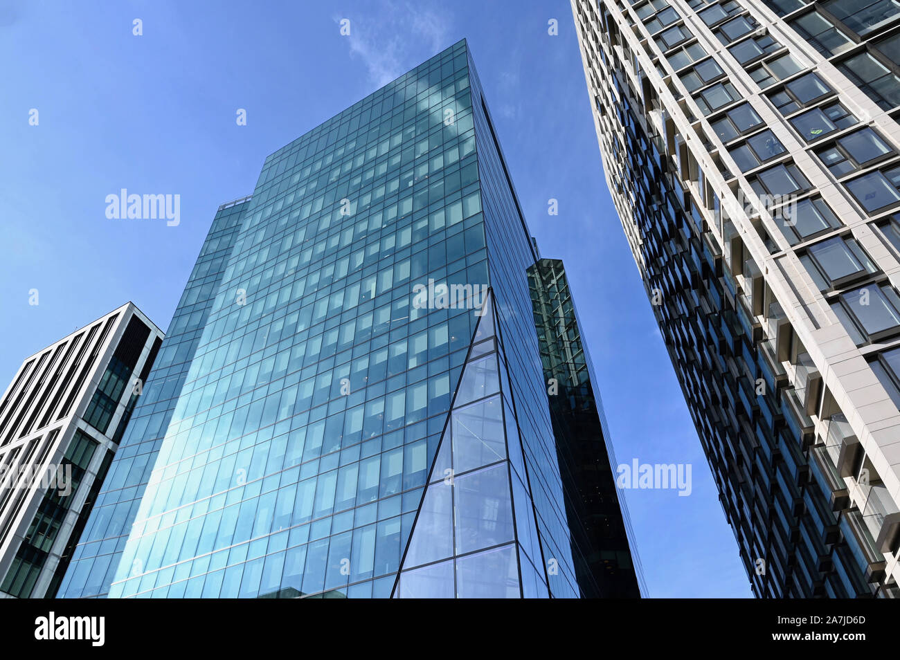 Office blocks hi-res stock photography and images - Alamy