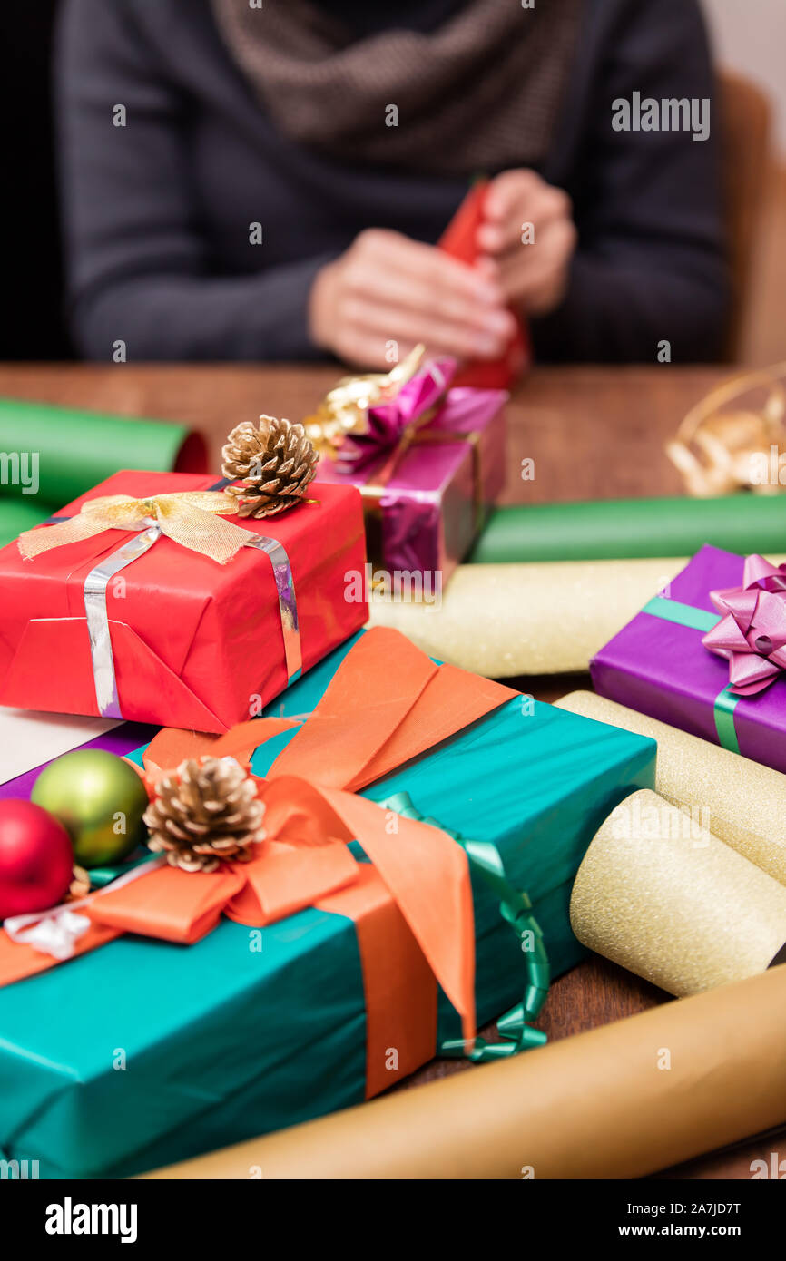 Woman wrapping a birthday present hi-res stock photography and images ...