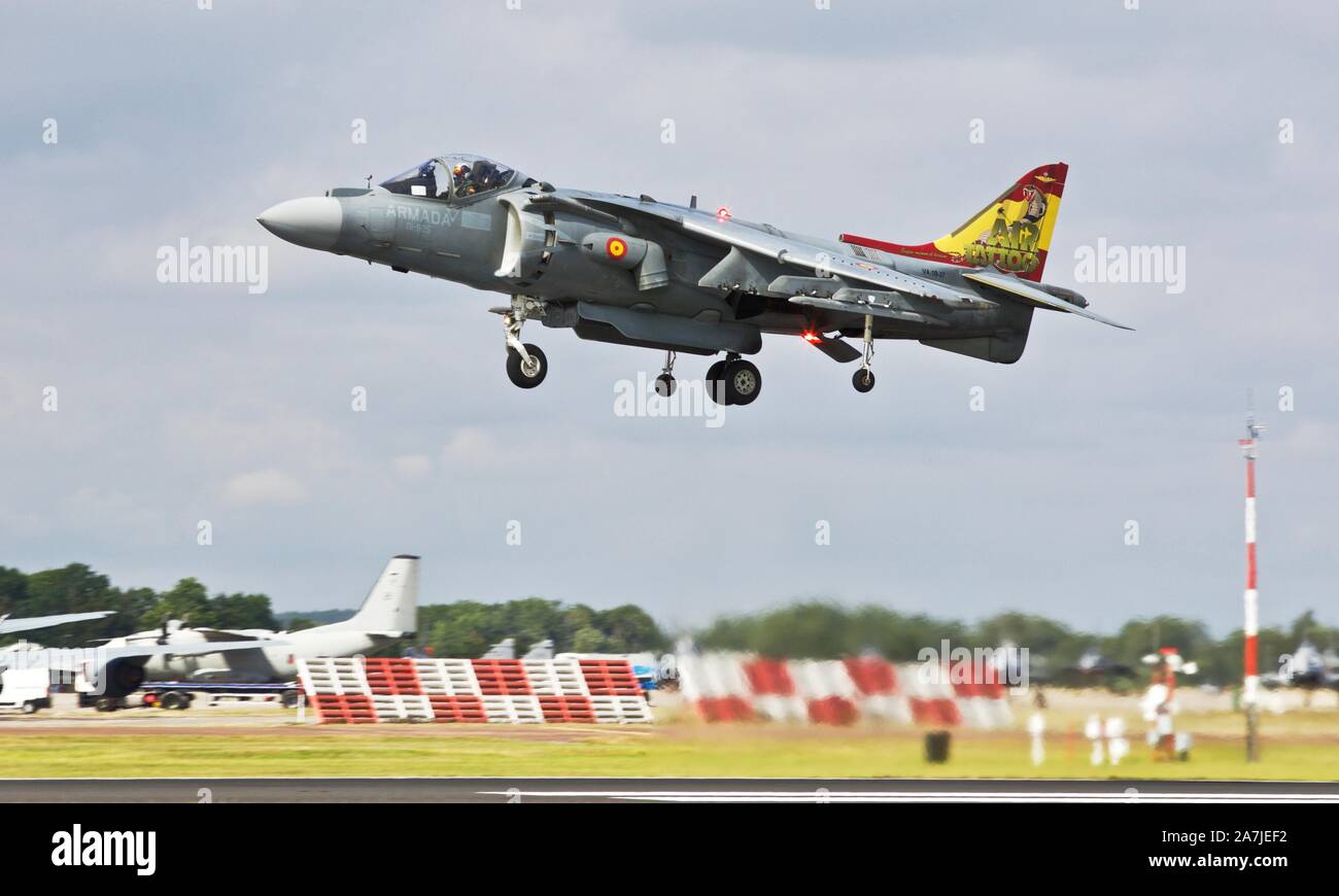 Spanish Navy AV-8B Harrier jump jet landing at the Royal International ...