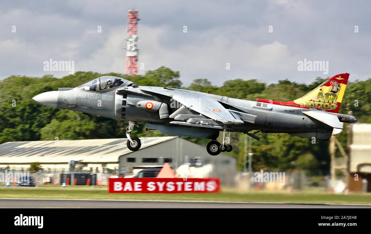 Spanish Navy AV-8B Harrier jump jet landing at the Royal International ...
