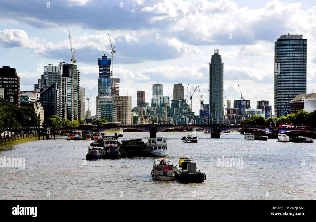 04 September 2019, Great Britain, London: Ships on the Thames off the ...