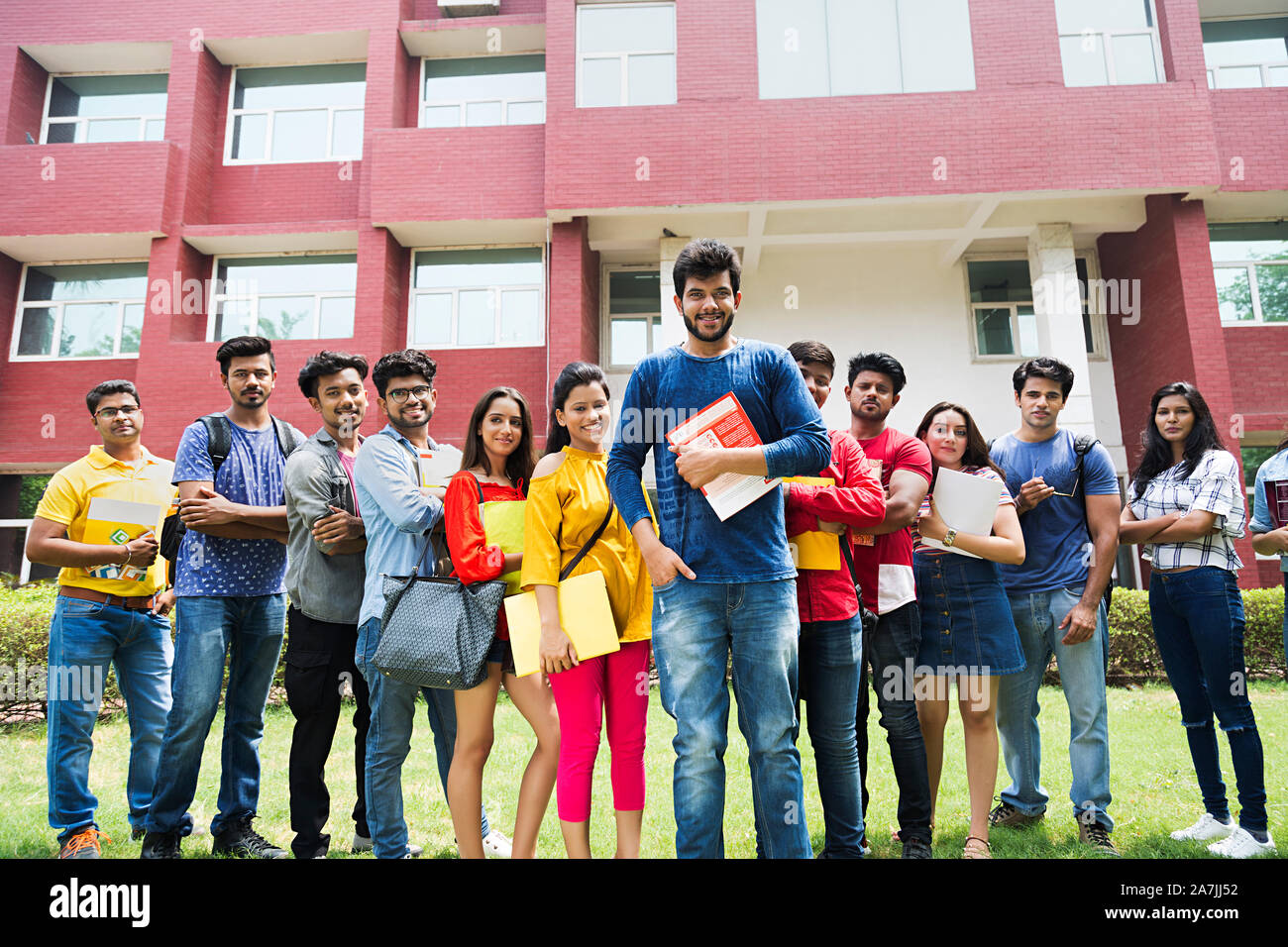 Indian college friends group crowds hi-res stock photography and images ...