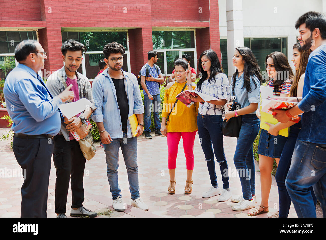 College students group discussion hi-res stock photography and images ...