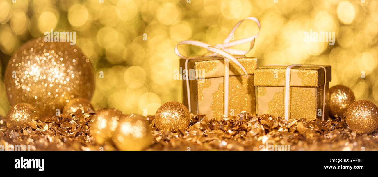 Golden christmas decoration hi-res stock photography and images - Alamy