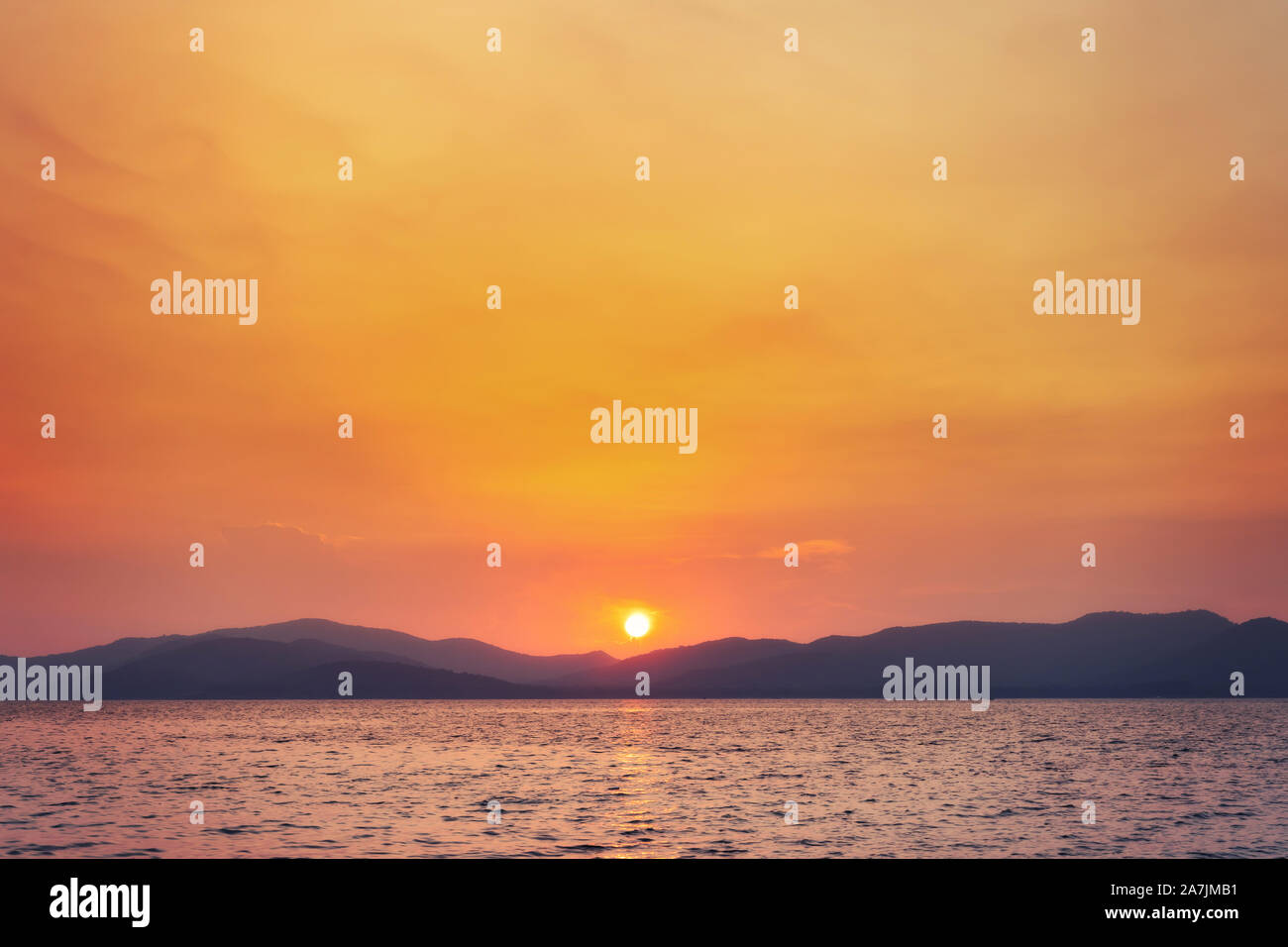 landscape of sunset on the coast sea, waves, horizon. top view Stock ...