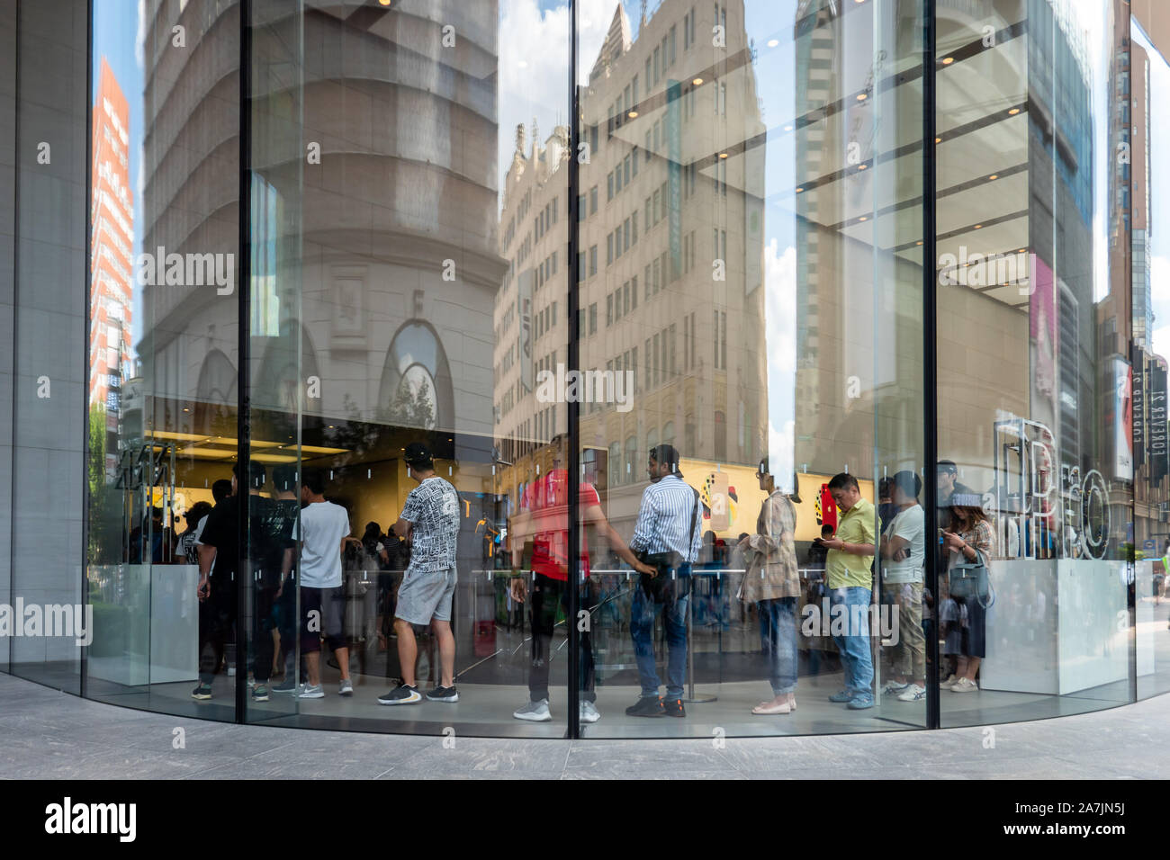 Apple lovers of all ages flock to an Apple Retail Store to experience ...