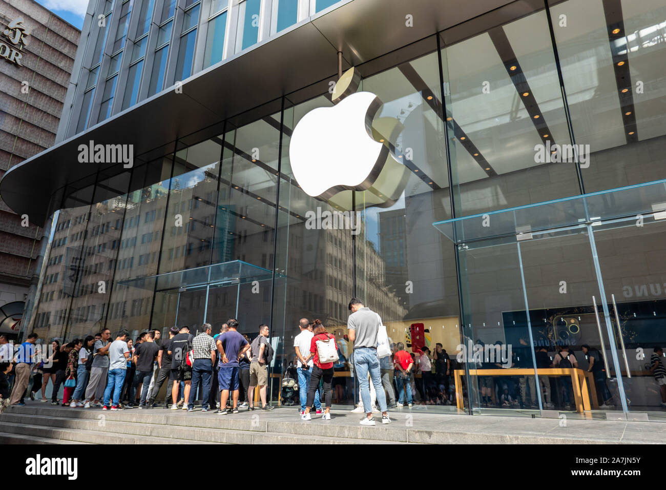 Apple lovers of all ages flock to an Apple Retail Store to experience ...
