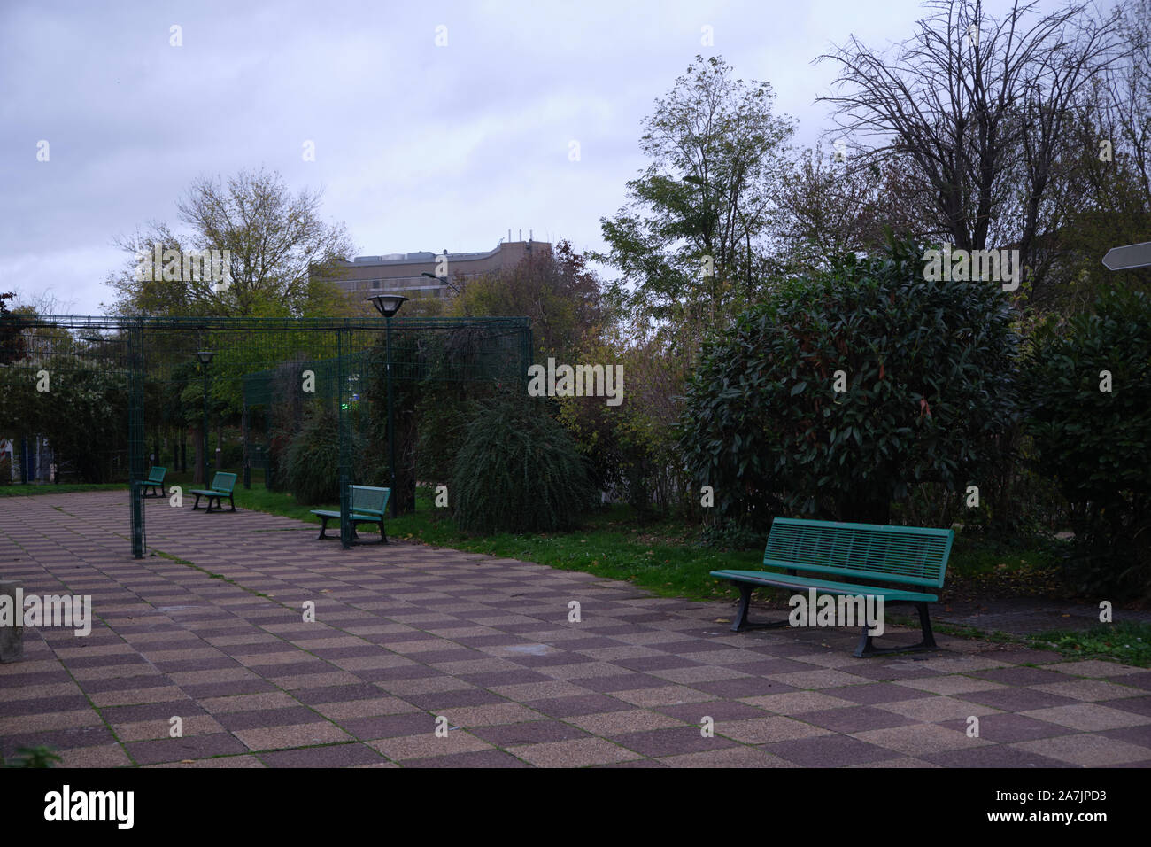Metro benches hi-res stock photography and images - Alamy