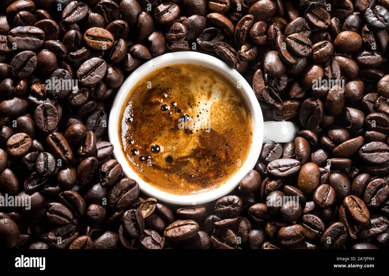 White cup surrounded coffee hi-res stock photography and images - Alamy