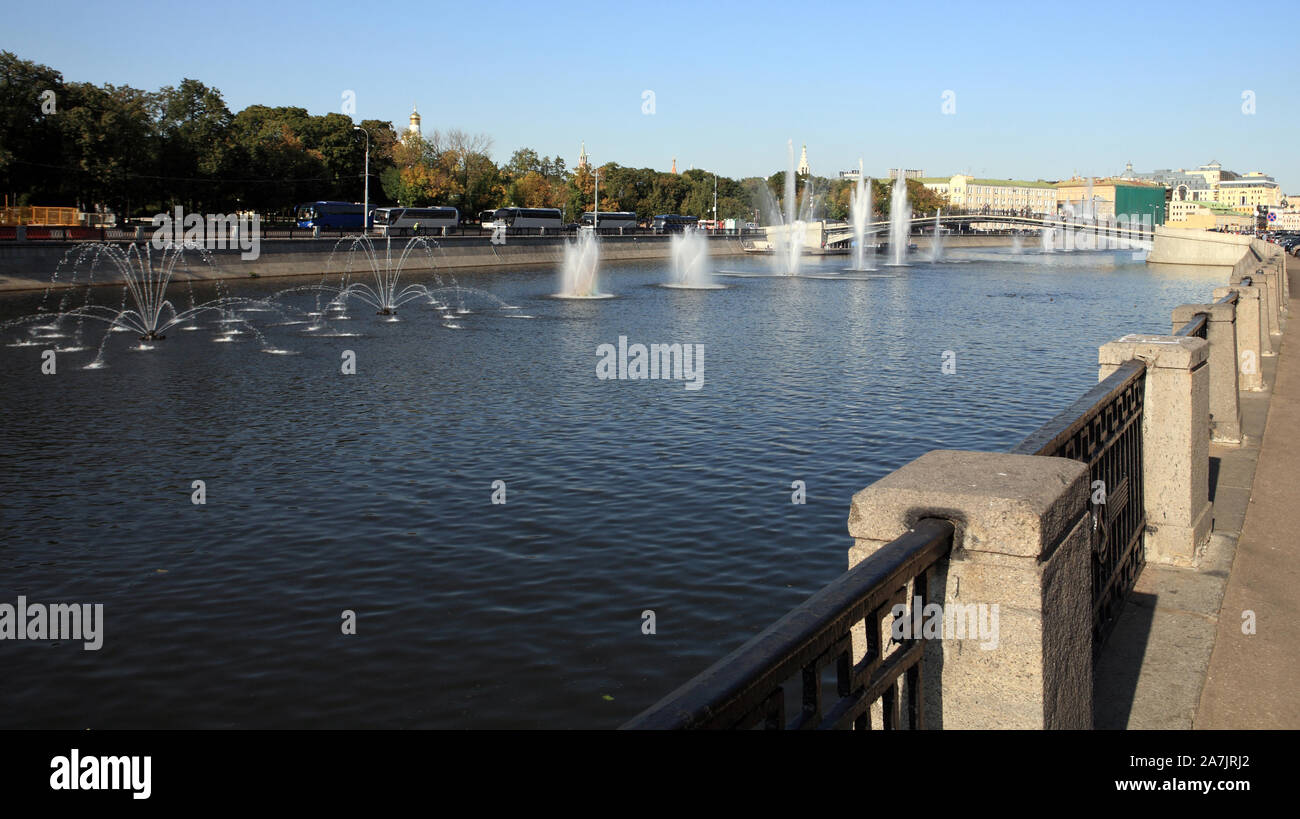 many fountain on river Stock Photo - Alamy