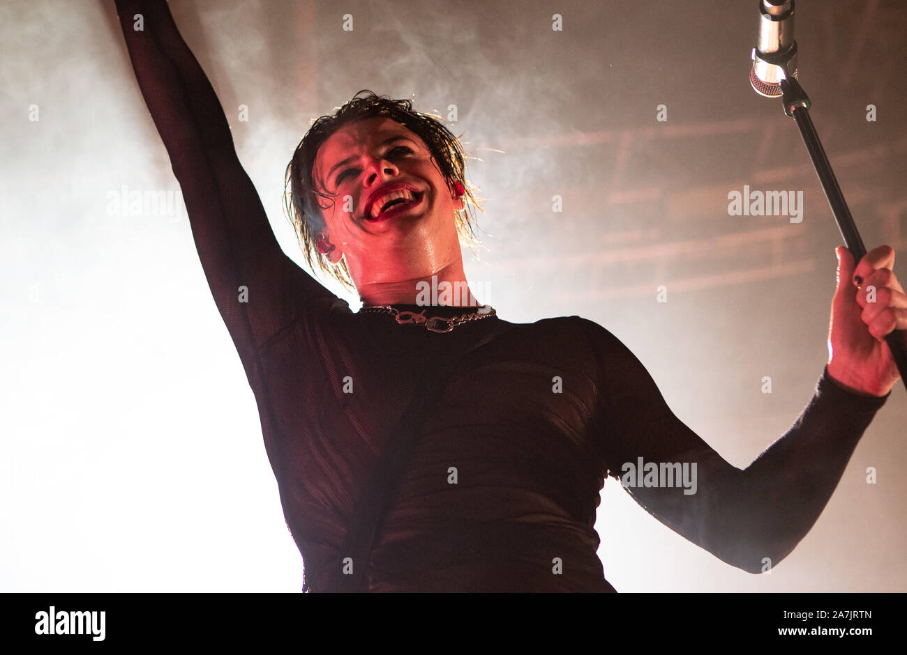 Yungblud (Dominic Richard Harrison) in concerto al Fabrique, Milano ...