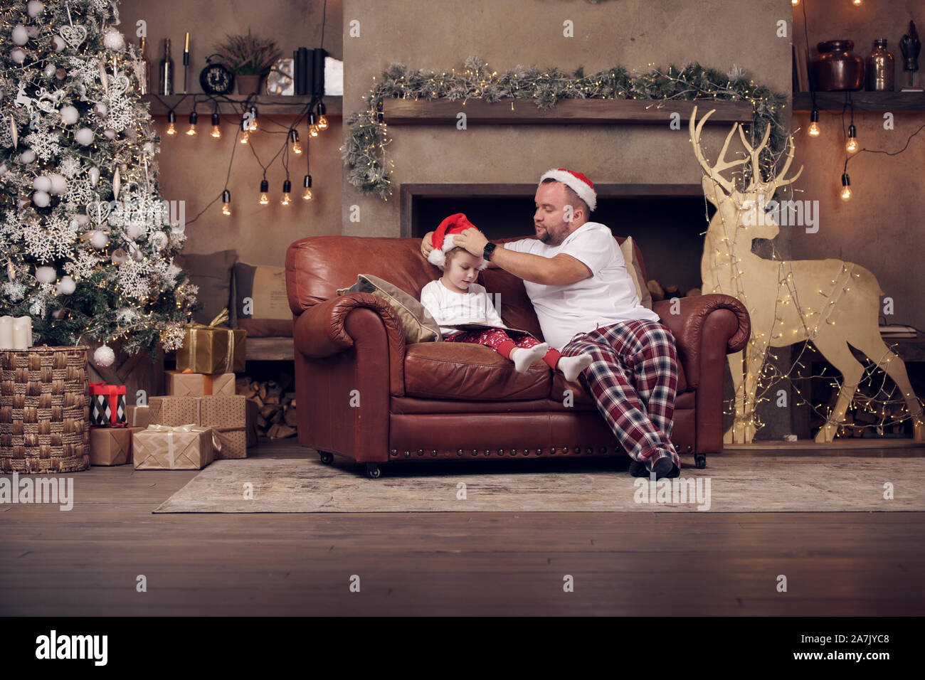 Father son decorate christmas tree hi-res stock photography and images ...