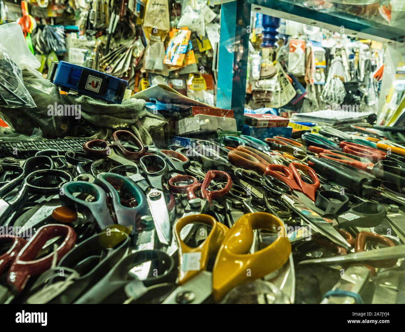 Hardware stall hi-res stock photography and images - Alamy