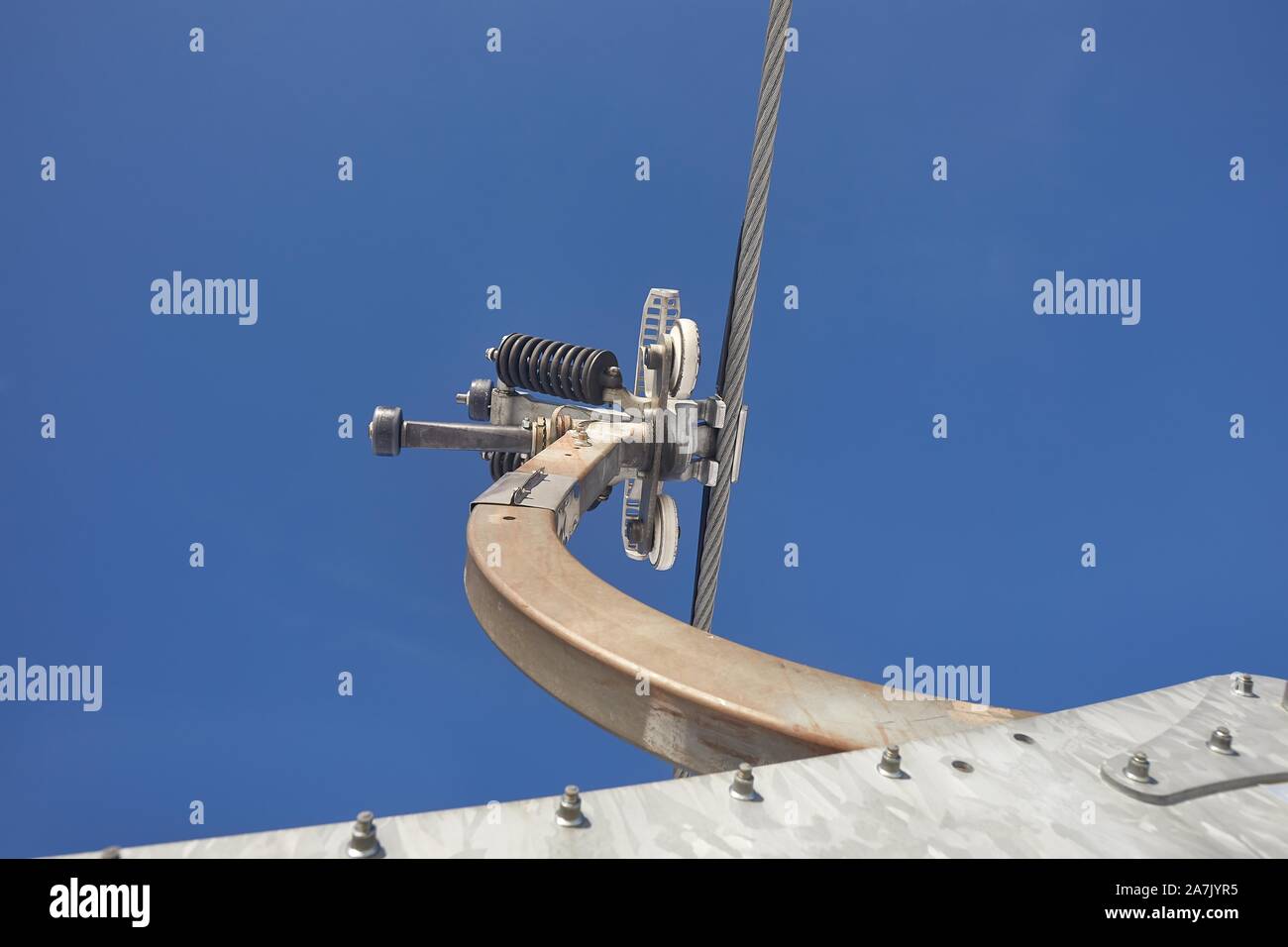 Wire rope suspension hi-res stock photography and images - Alamy