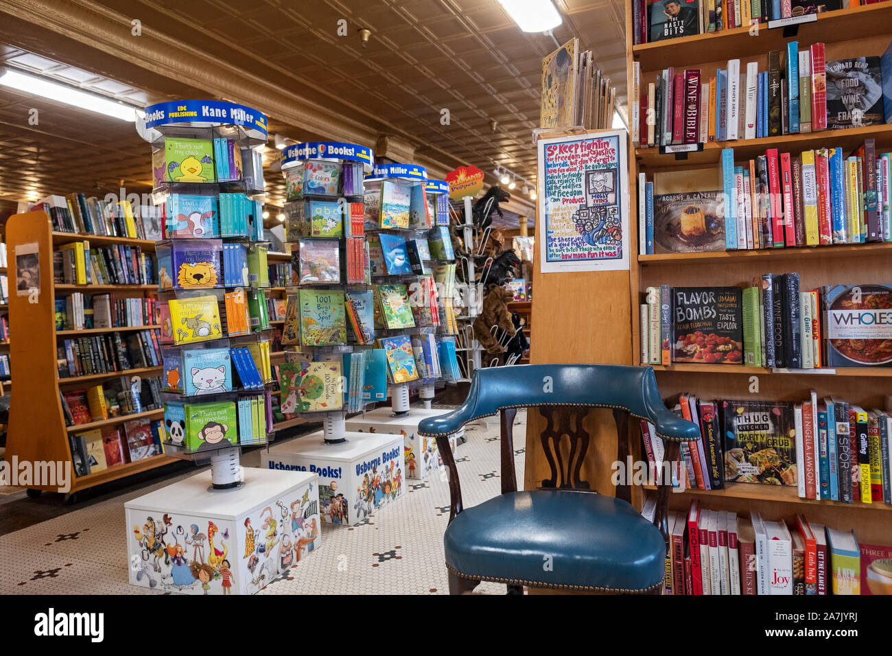 Small town book store hi-res stock photography and images - Alamy