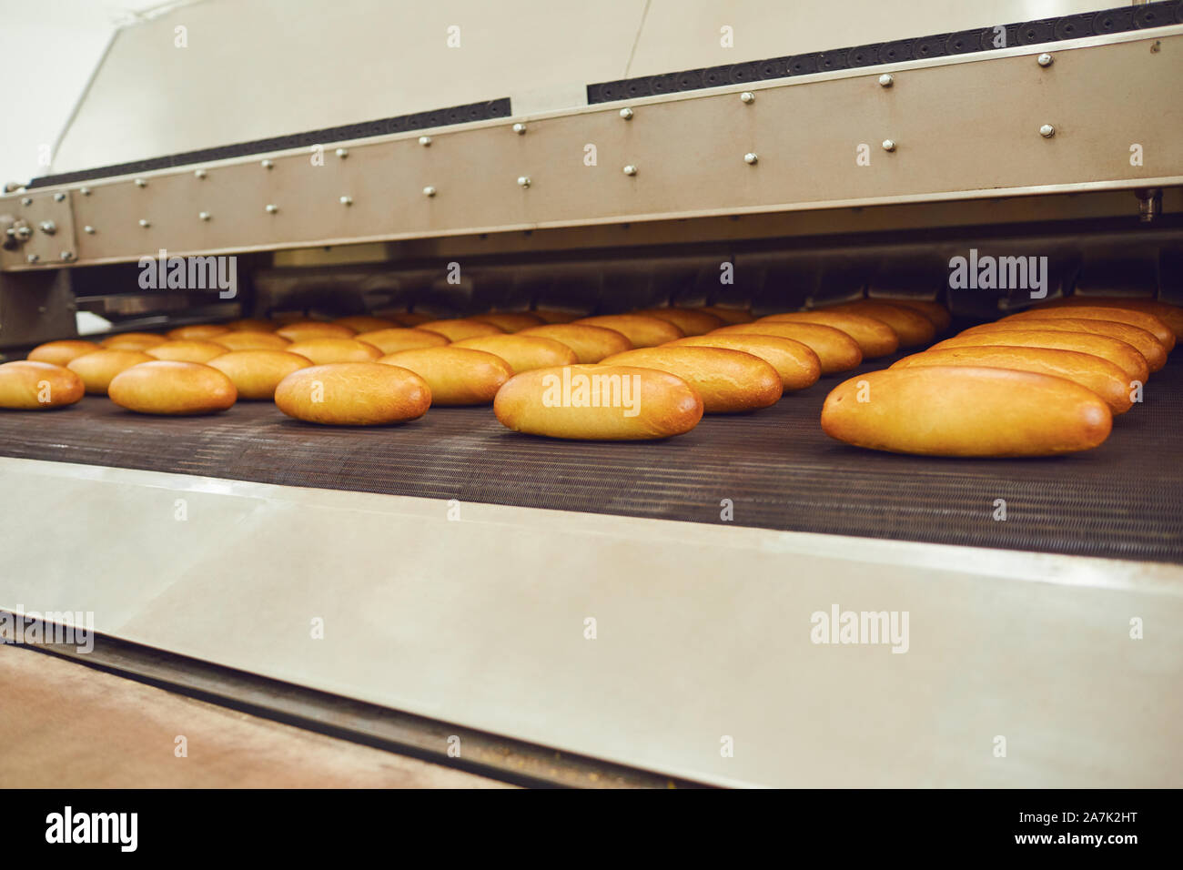 Automatic bakery production line with bread in bakery factory Stock ...