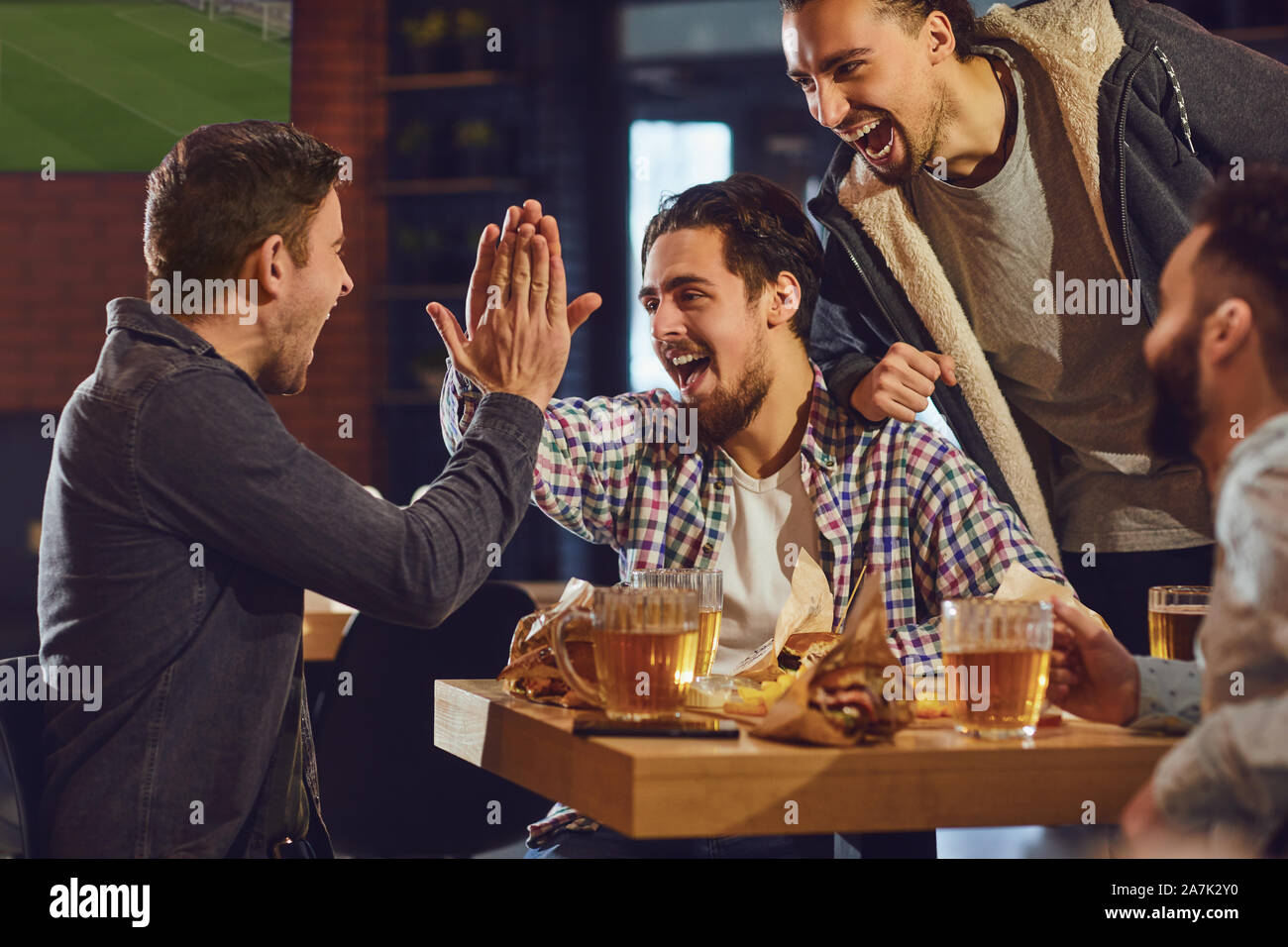 Having a beer with friends hi-res stock photography and images - Alamy