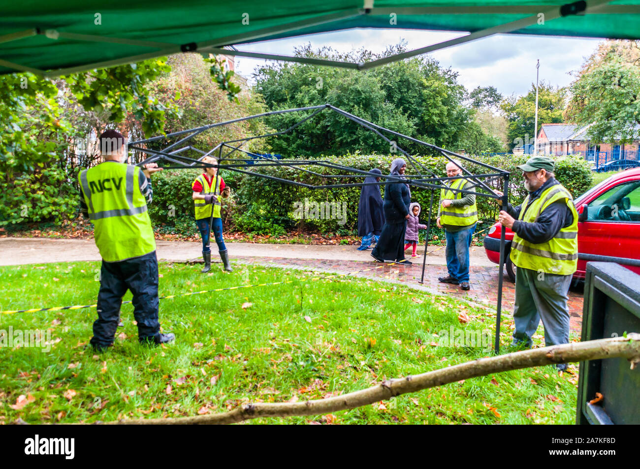Volunteers taking part hi-res stock photography and images - Alamy