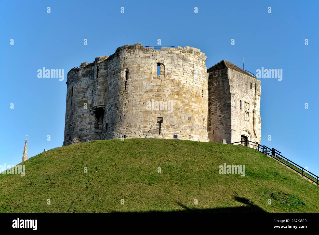 Medieval castle keep gatehouse hi-res stock photography and images - Alamy