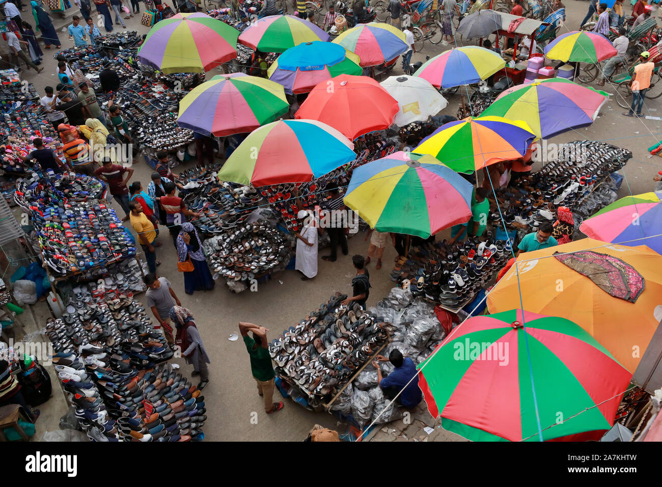 Dhaka, Bangladesh - November 03, 2019: Bangladeshi street Hawkers ...