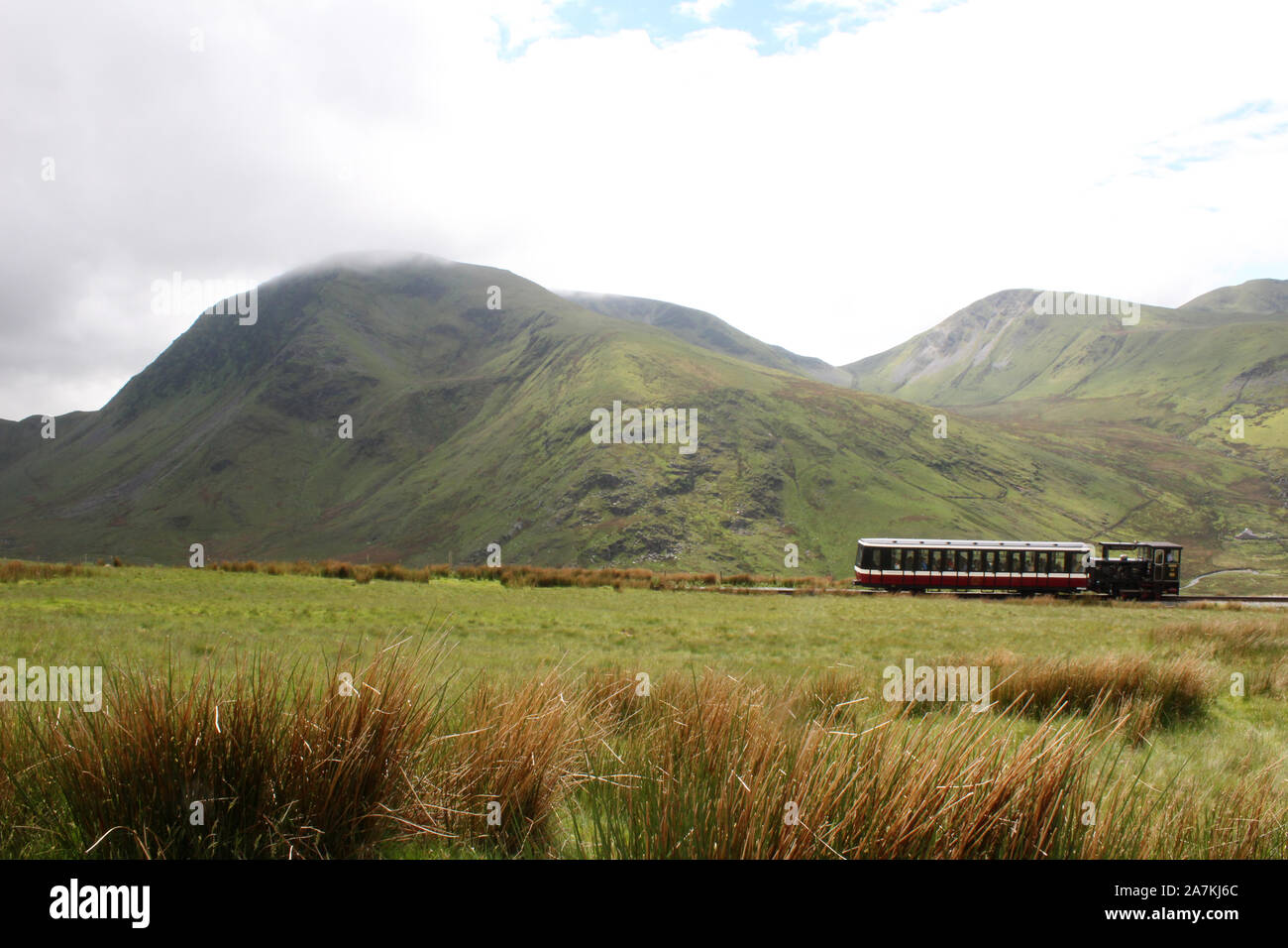 Snowdon train ridge hi-res stock photography and images - Alamy