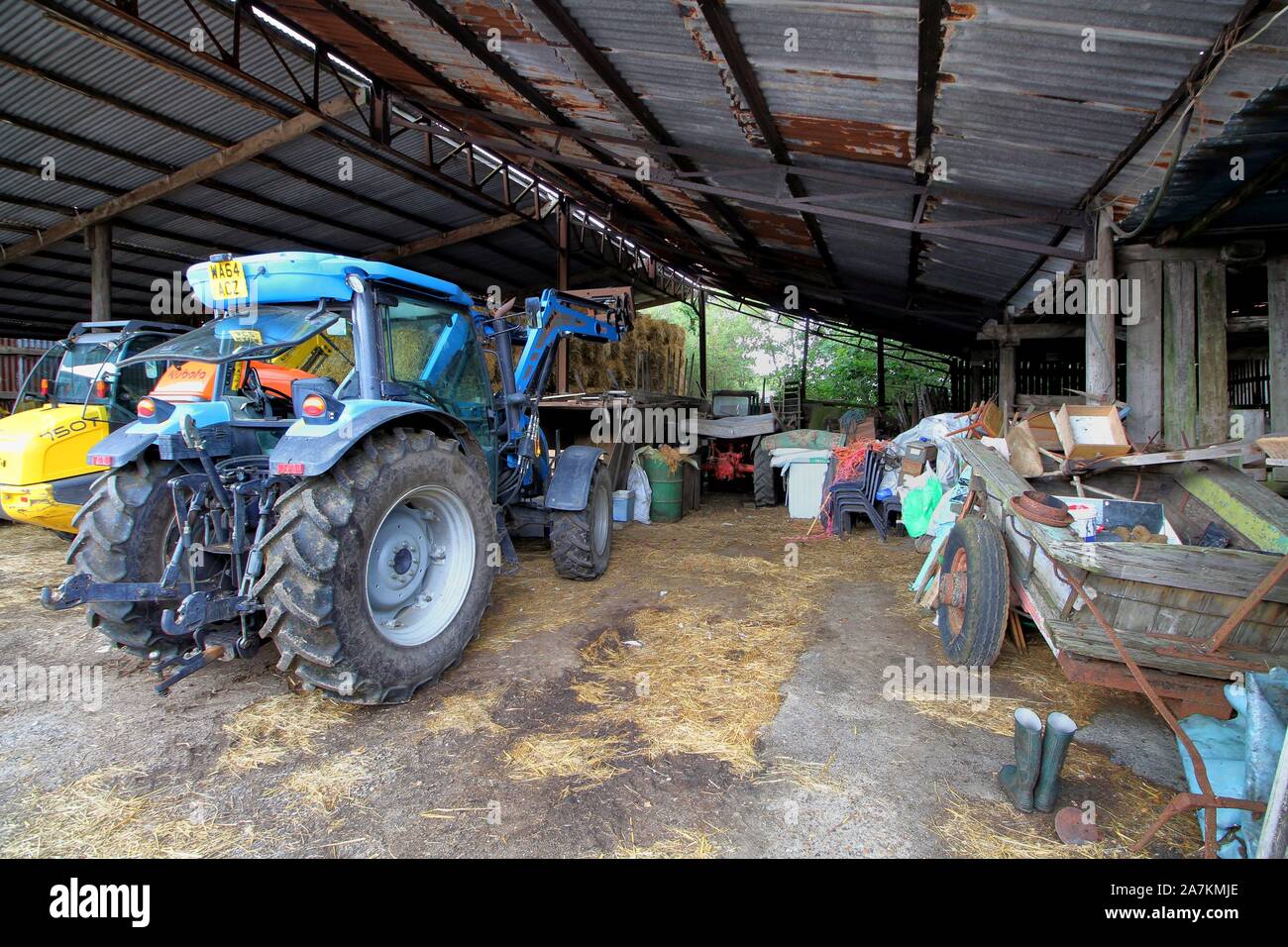 Modern farmyard hi-res stock photography and images - Alamy