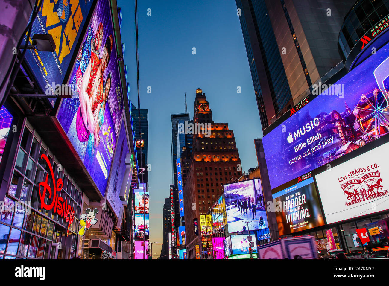 Square lights hi-res stock photography and images - Alamy