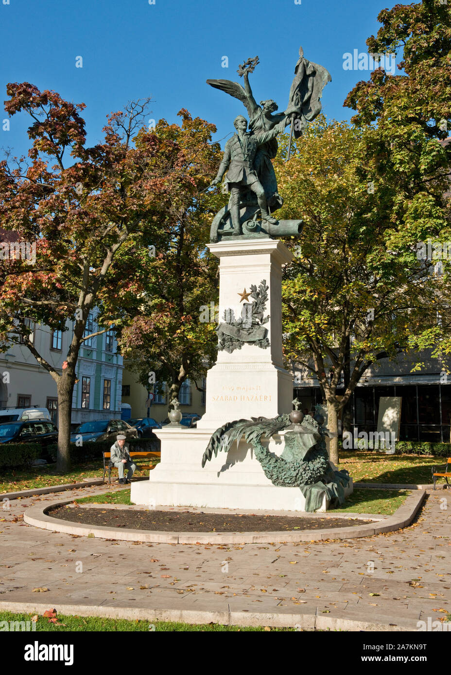 Statue of the Independence War in Diz ter (Parade Square) of Old Town ...
