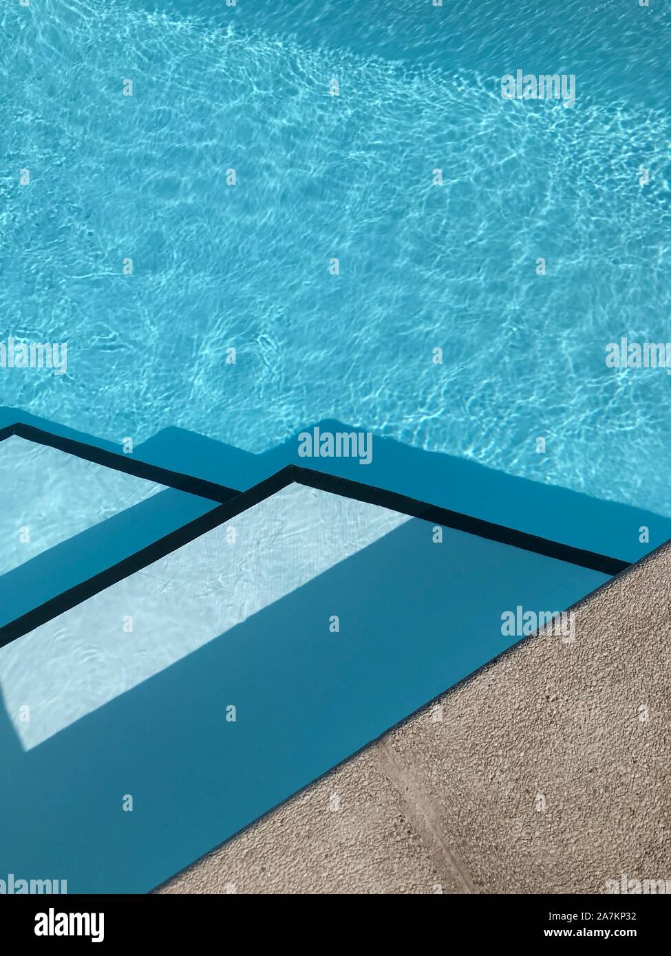 Turquoise swimming pool hi-res stock photography and images - Alamy